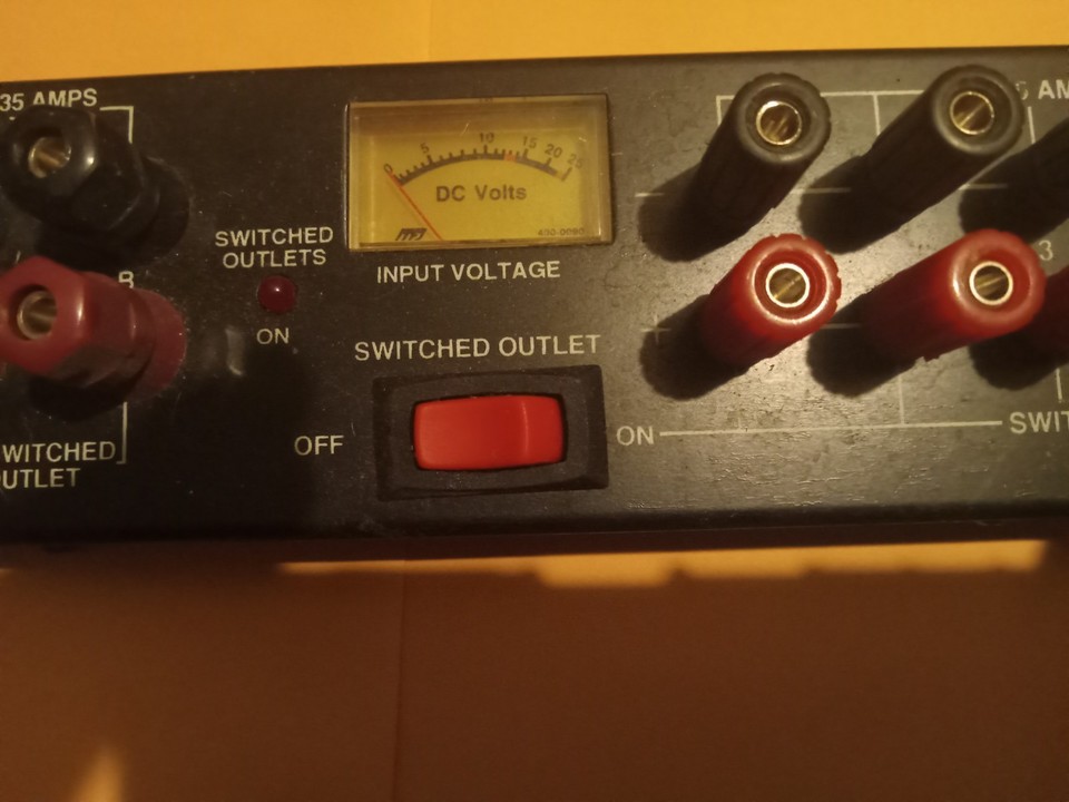 MFJ High Current DC Outlets Model MFJ-1118 | eBay