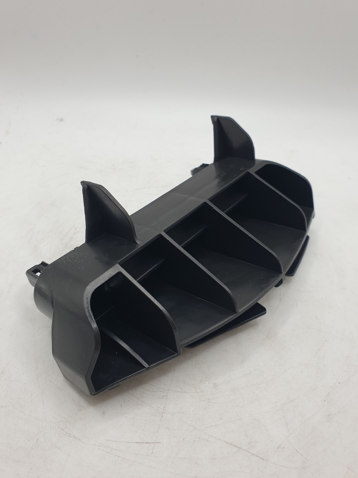 Toyota Avensis T27 Genuine Left Hand Rear Bumper Retainer Bracket ...