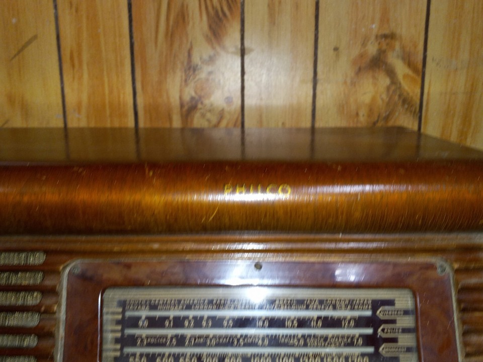 1941 Philco 41 255 WW2 Tuner 9 Tube Tabletop Slant Panel Walnut Body ...