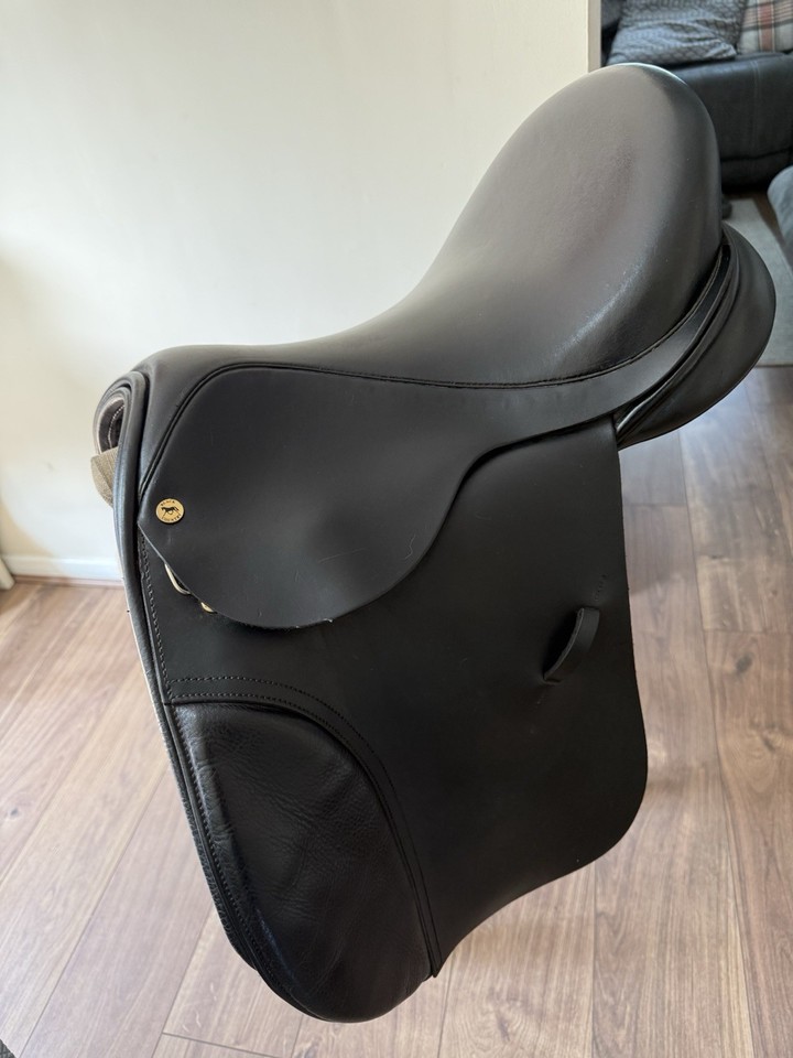 Black Country GPD spring tree 17inch Wide Black Leather Saddle | eBay UK
