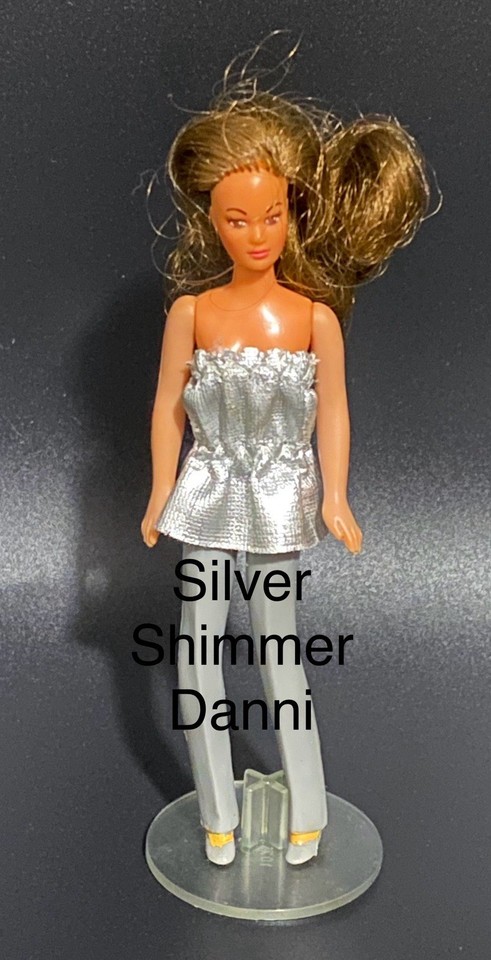 10 Vintage 1980s Kenner GLAMOUR GALS Fashion Dolls & Yellow Beach Towel ...