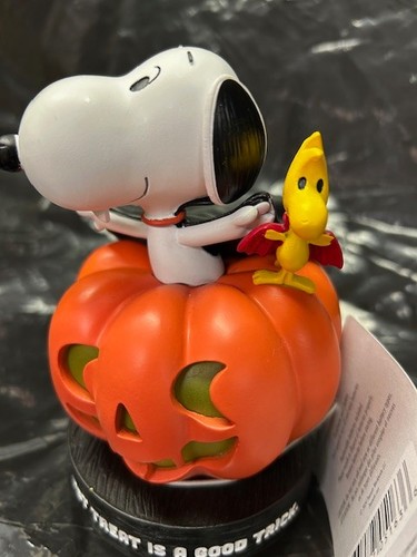 HALLMARK PEANUTS VAMPIRE SNOOPY AND WOODSTOCK HALLOWEEN FIGURINE LIGHT ...