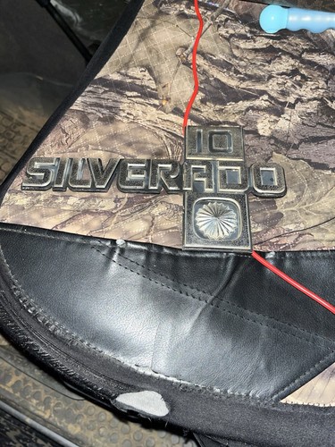 1981-1987 GM CHEVY SILVERADO 10 FENDER EMBLEM BADGE CHEVROLET PICK UP ...