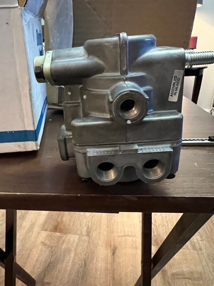 Bendix sr7 brake valve K021557 | eBay