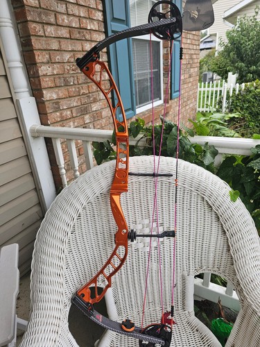 Elite Victory Compound Bow...Target...40 to 50#...29" DL...Archery ...