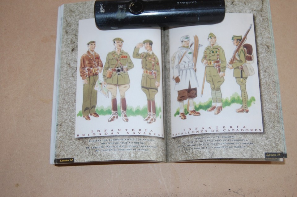 Uniforms of the Spanish Civil War- Bueno in Spanish , Colour plates ...