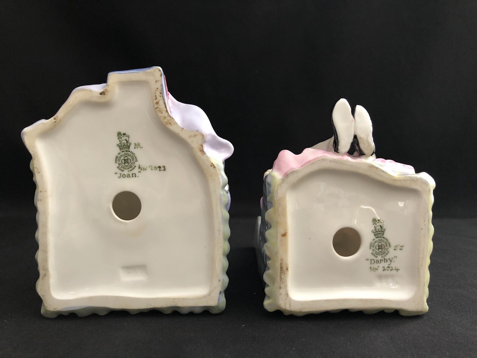 ROYAL DOULTON DARBY HN2024 & JOAN HN2023 OLD COUPLE SITTING IN CHAIR ...