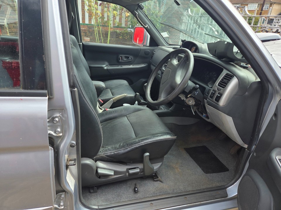 Mitsubishi Shogun Sport 114 Trojan TD 2.5 Diesel, Silver, Great ...