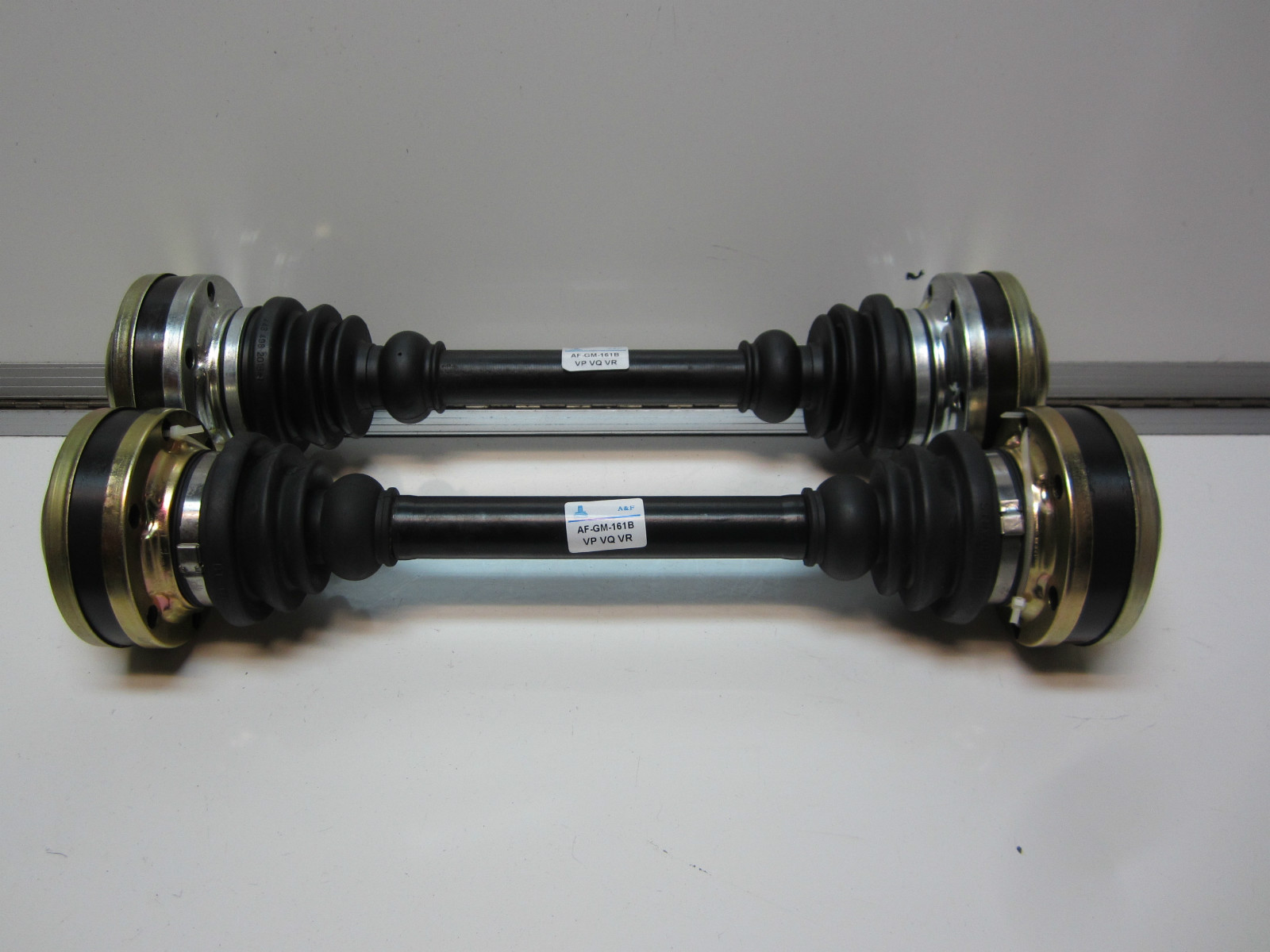 Holden Commodore STATESMAN VP VQ VR VS SS New Pair CV Joint Drive Shaft ...