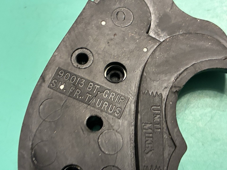 USED UNCLE MIKES TAURUS SMALL FRAME REVOLVER RUBBER GRIPS ROUND BUTT 85 ...