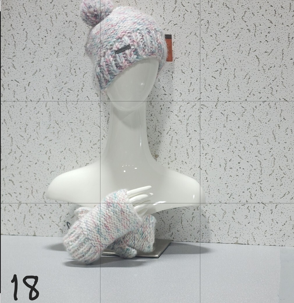 SCREAMER Set # 18: Mitts & Beanie *New With Tags* | eBay