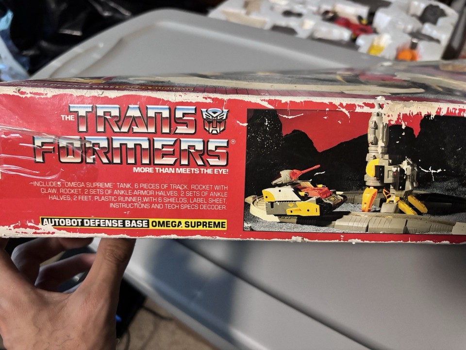 Transformers Classics Autobot Defense Base Omega Supreme 1985 ...