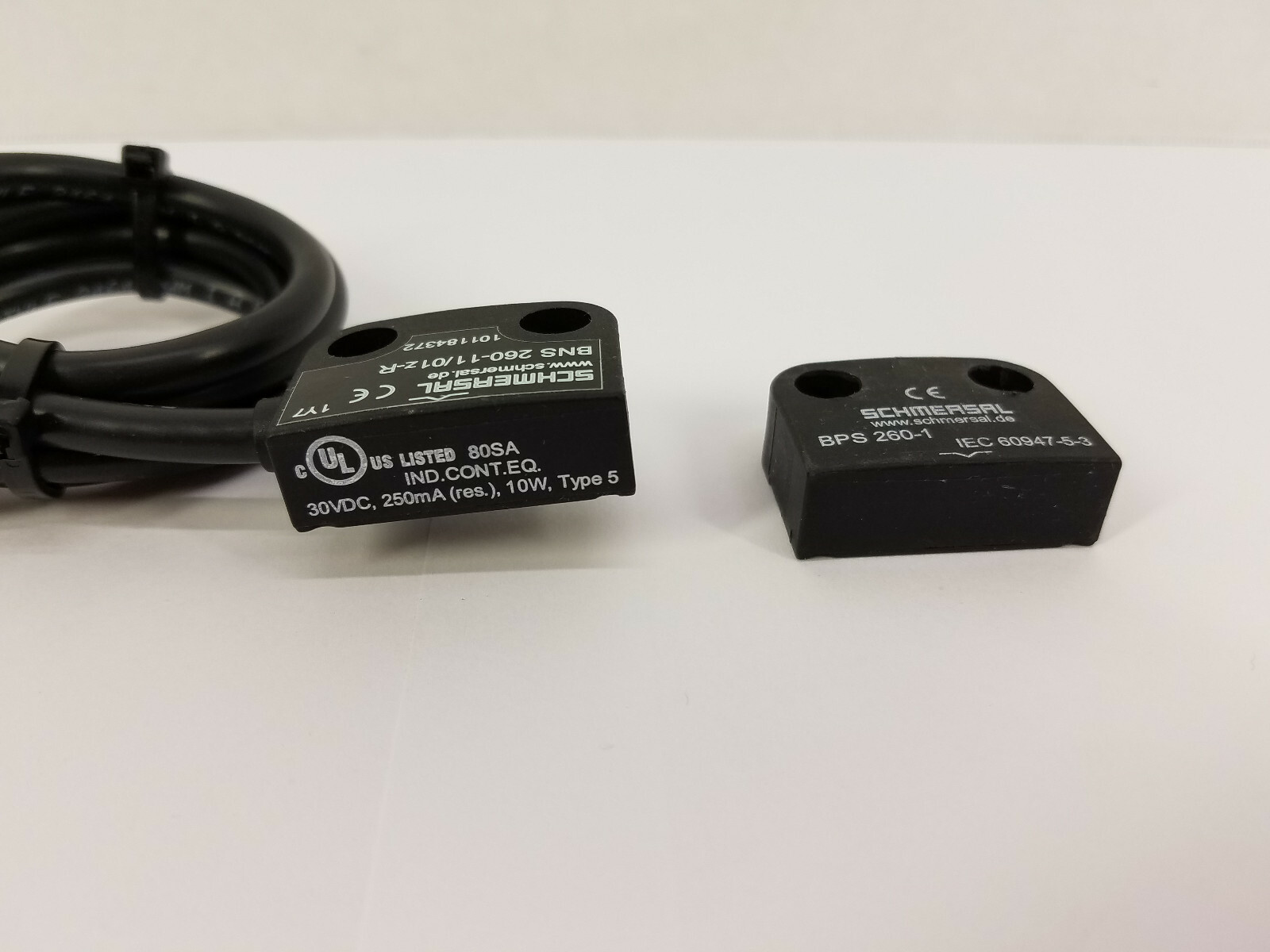 SCHMERSAL BNS 260-11/01z-R w/ BPS 260-1 Magnetic Safety Switch Sensor ...