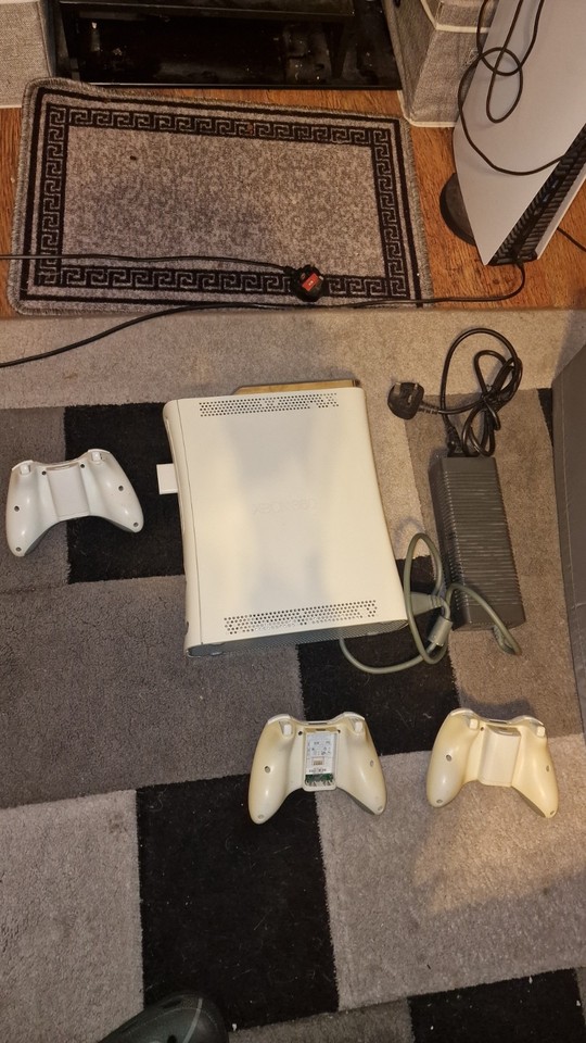 Microsoft Xbox 360 Arcade / Pro (Jasper Model) White - HDMI - 3 ...