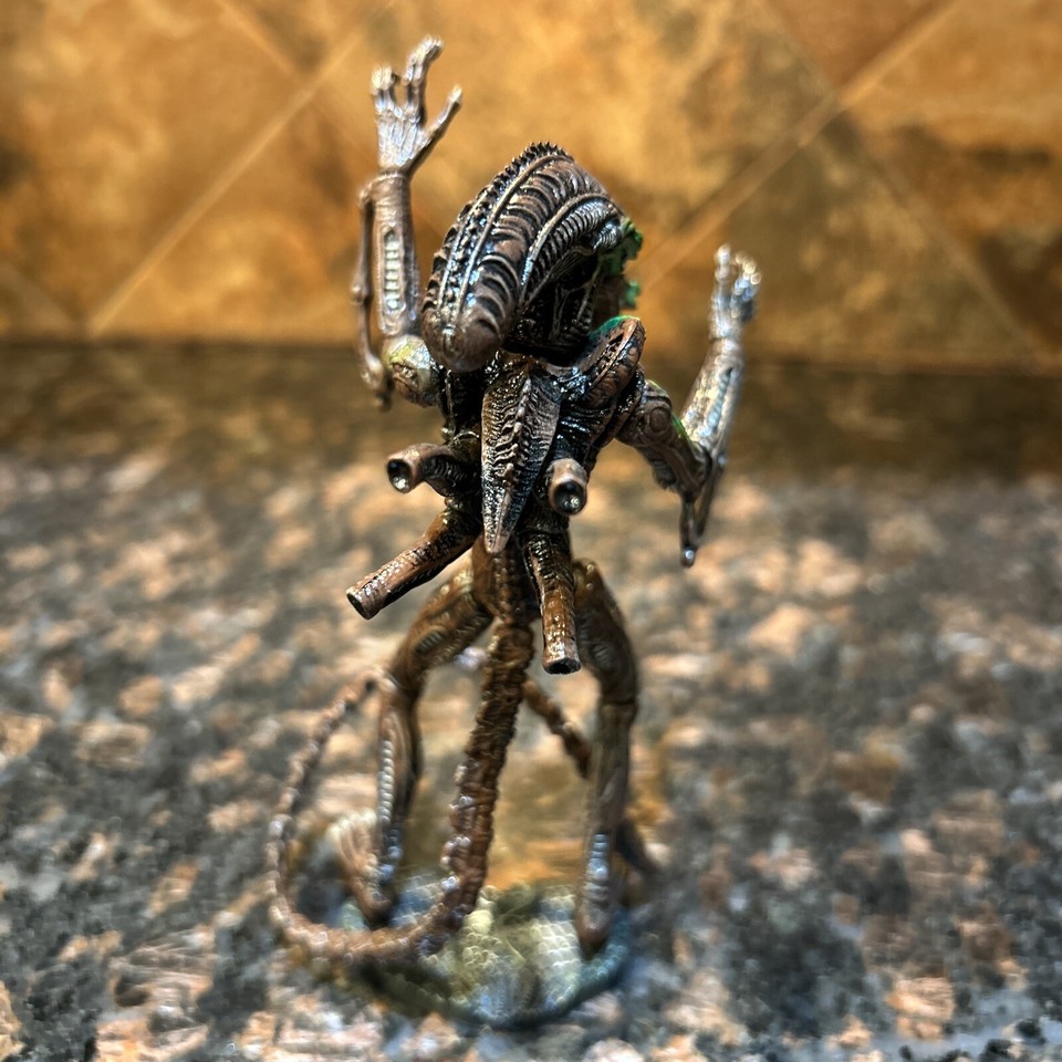 Hot Toys Snap Kits Aliens Xenomorph 3.75” Dark Brown Battle Damage ...