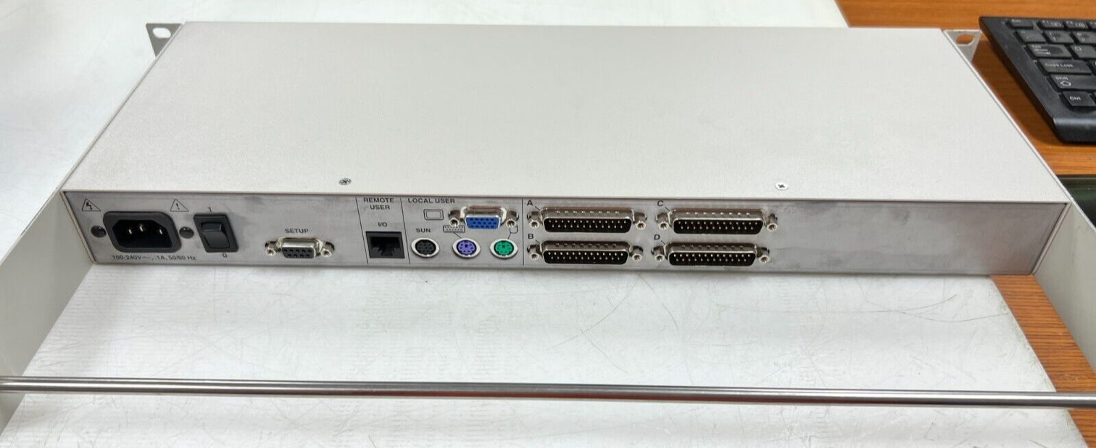 👀 AVOCENT AUTOVIEW 400 4-PORT KVM SWITCH 100-240 VAC 1 AMP 50/60Hz 520 ...