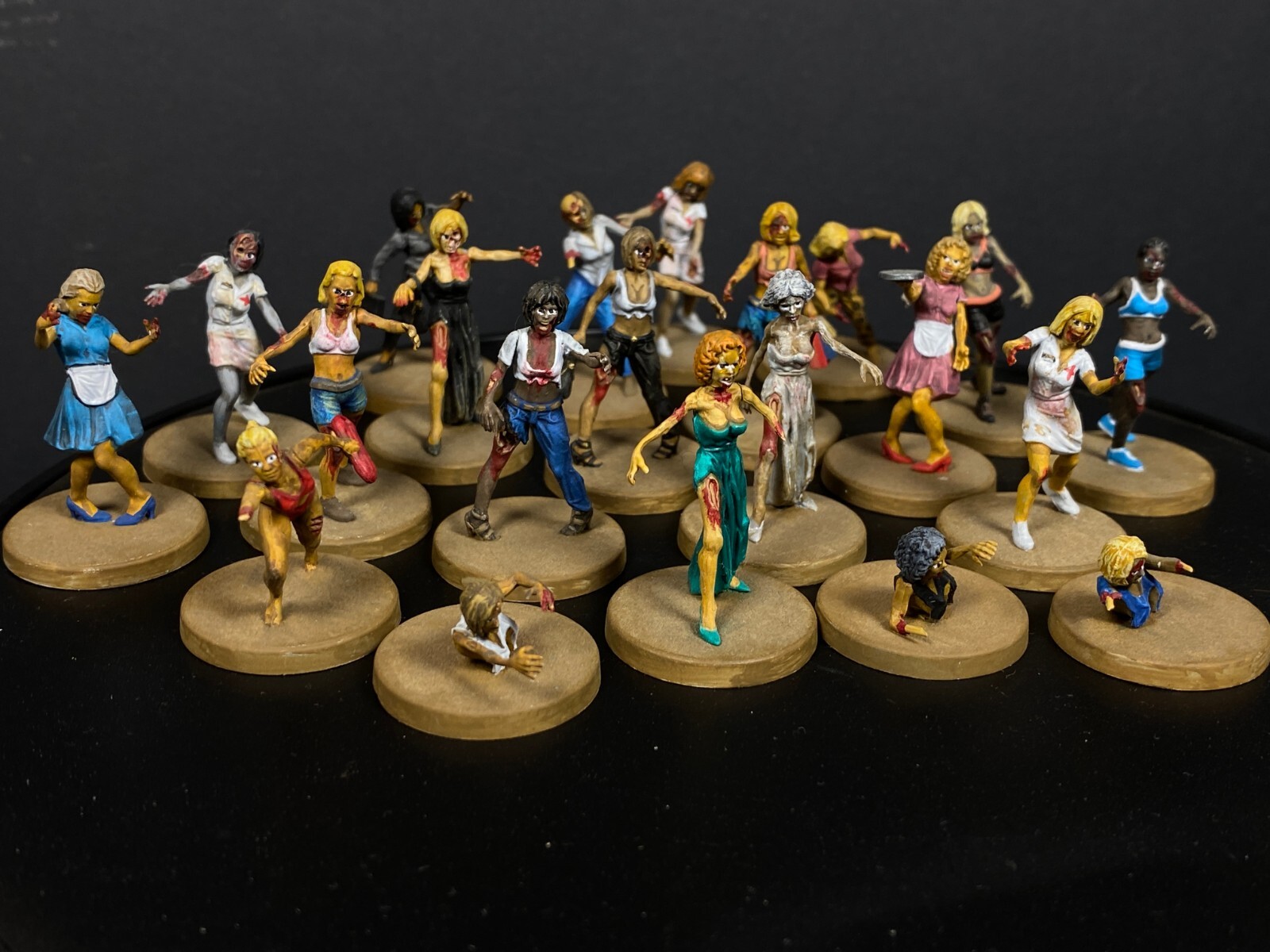 WARGAMES FACTORY FEMALE ZOMBIES HORDE PLASTIC FIGURES 20+ 28MM | eBay