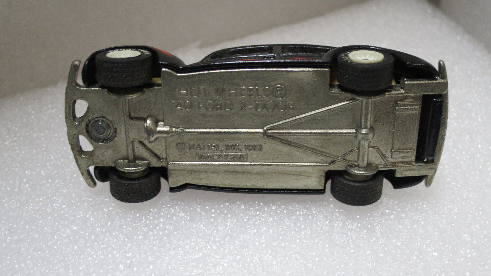 1/64 HOT WHEELS 1940 FORD 2 DOOR HOT ROD BLACK REAL RUBBER TIRES GREAT ...