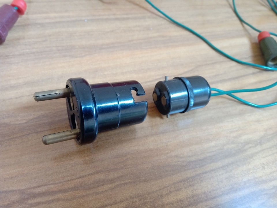 vintage cryselco Christmas lights 20V 3W 15 E10 bulbs box bakelite plug ...