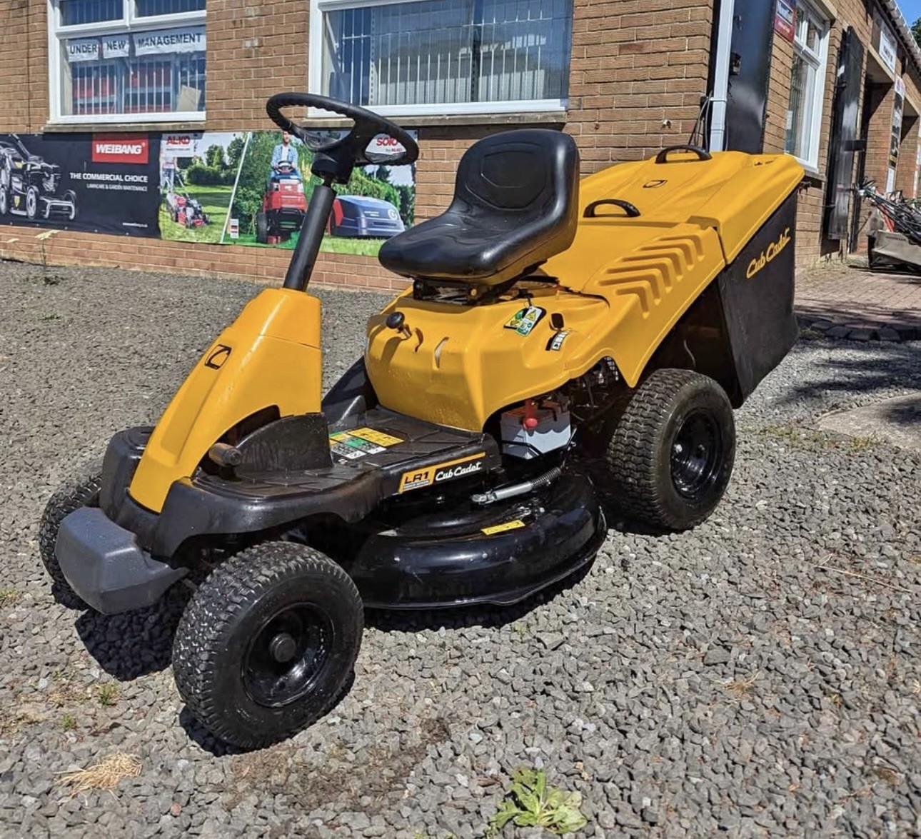 CUB CADET LR1 MR76 2022 Ride on Mower Sit on Grasscutter Very good ...