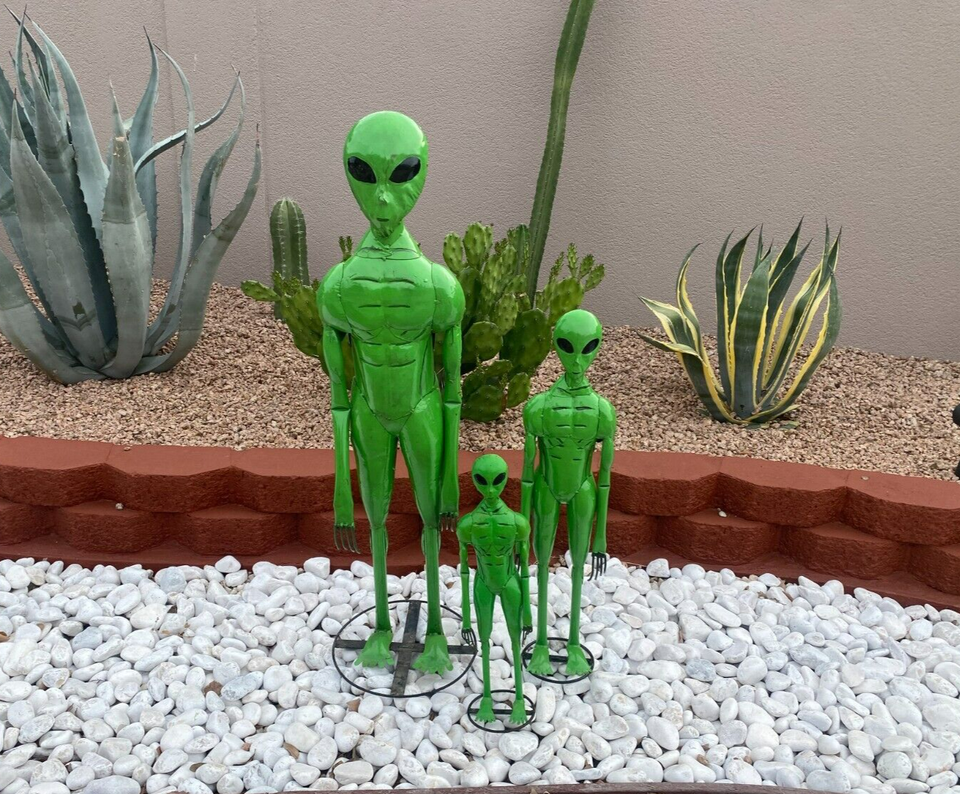 Metal Alien / UFO / Extraterrestrial Yard Art Garden Decor | eBay