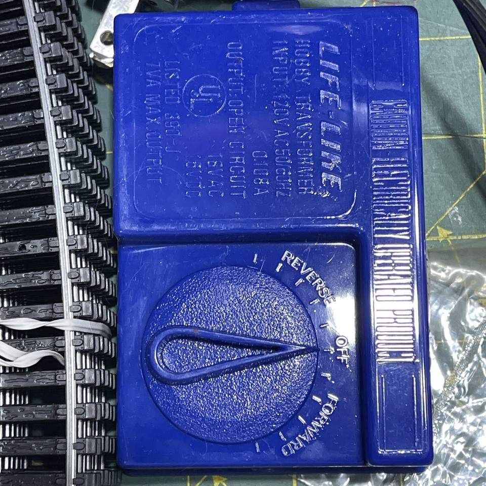 VINTAGE Life-Like Trains HEAVY HAULER Electric Train Set HO Scale Santa ...