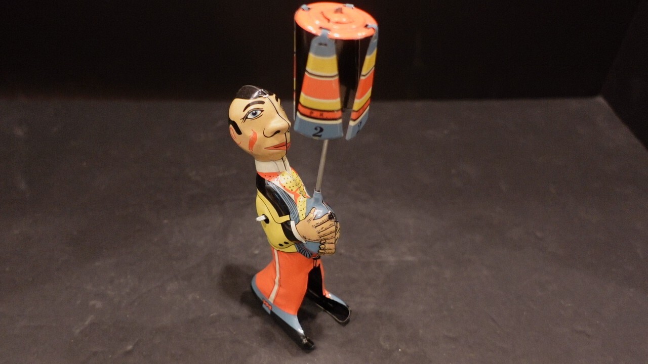 PAYA TIN WIND-UP MAN W/ SPINNING UMBRELLA (TOY) - EXCELLENT CONDITION ...