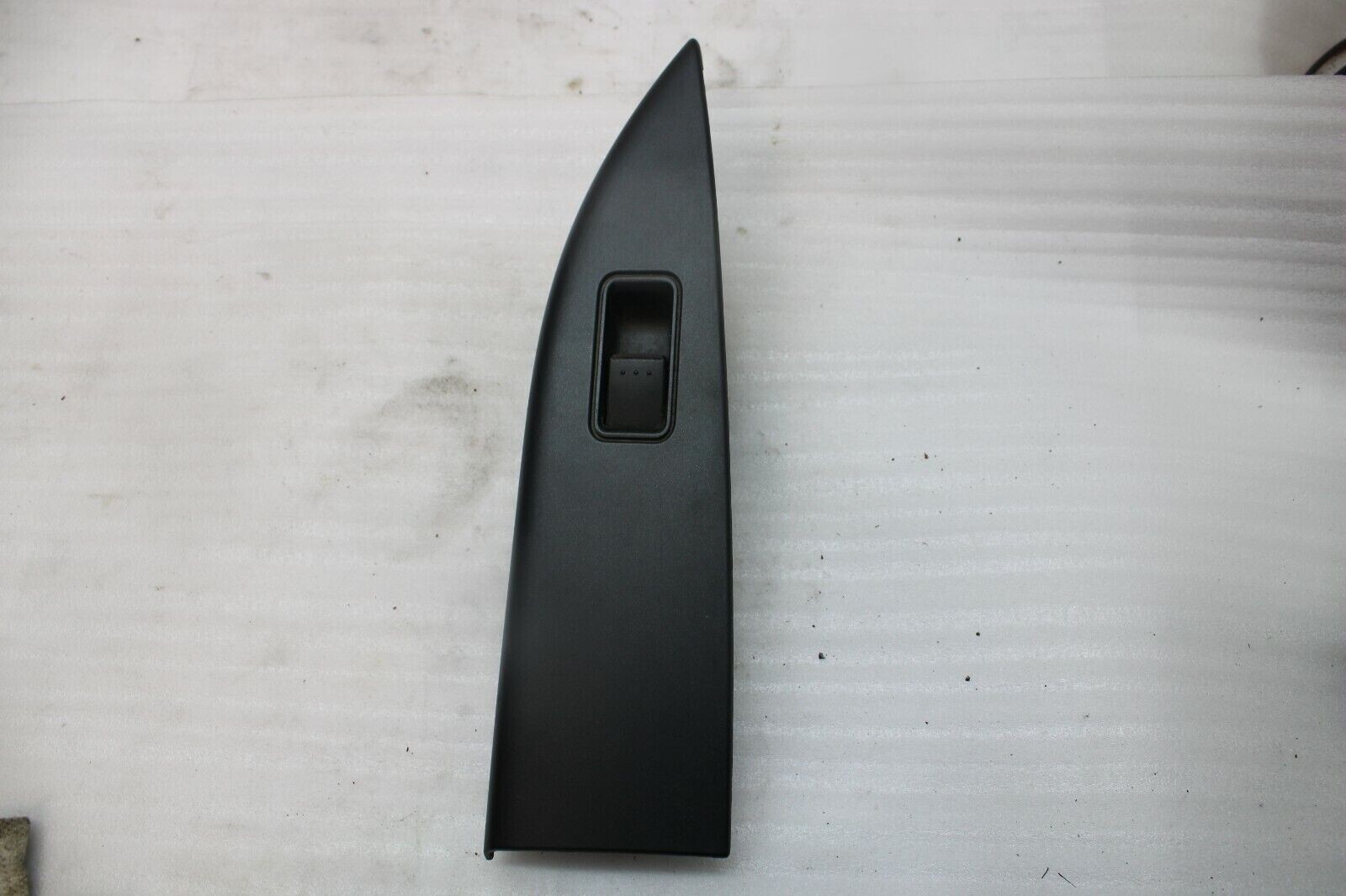 C235 66 370 2001-2006 Mazda 6 R/Rear Power Window Control Switch Button ...