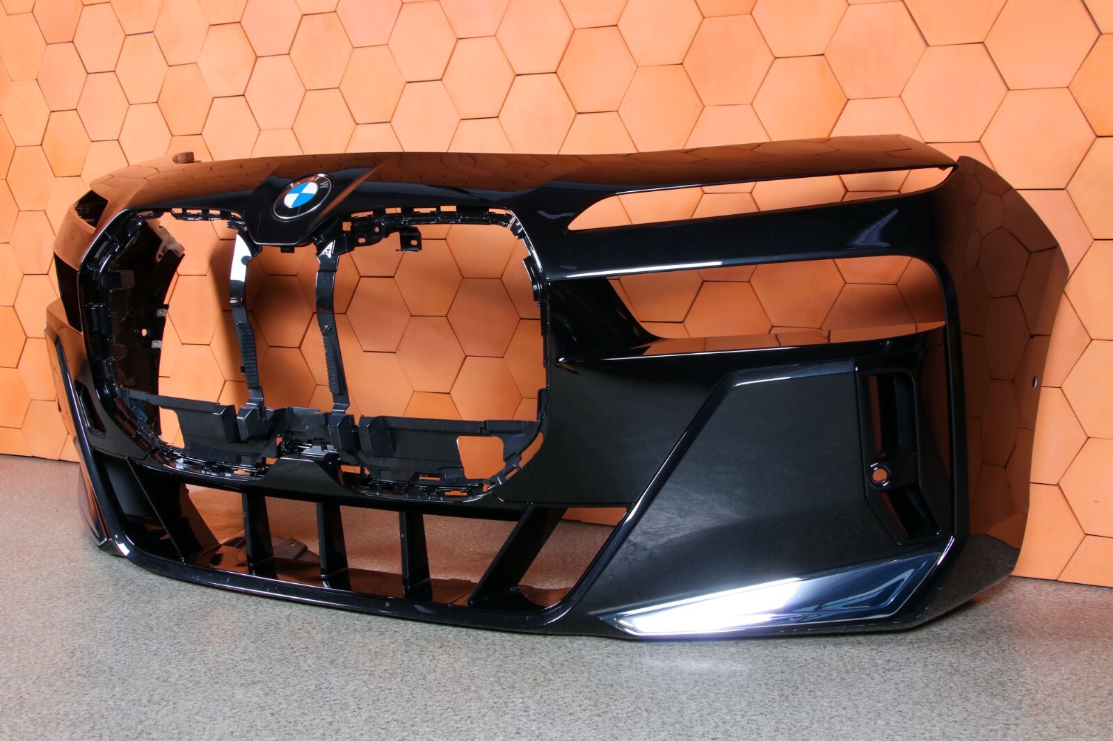 BMW 7' G70 i7 M-SPORT FRONT BUMPER COLOR 475 BLACK SAPPHIRE METALLIC NR ...