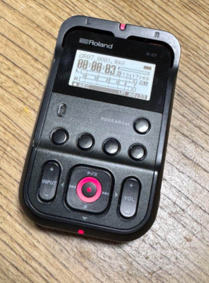 Roland R-07 R07 Portable Stereo Audio RECORDER with softcase and memory ...