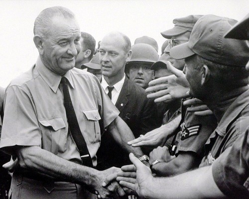 LBJ President Lyndon B. Johnson visits troops 8"x 10 Vietnam War Photo ...