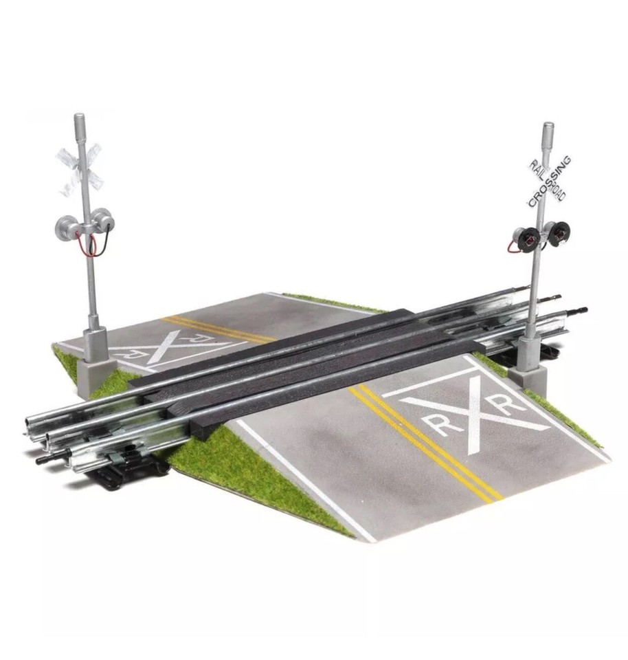 MENARDS RAILROAD CROSSING W/ LIGHTED FLASHERS! O GAUGE LIONEL ROAD ...