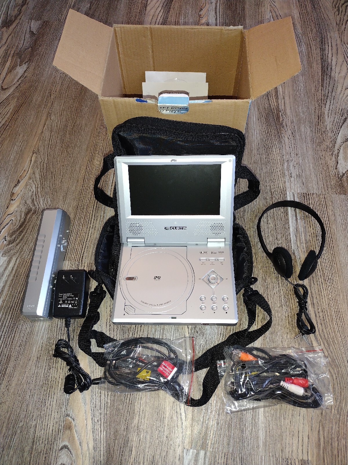 Curtis Portable DVD Player 7" TFT Display With Carrying Case ...