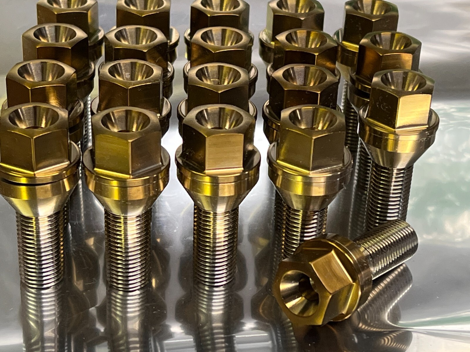 14x1.5 19HEX 28mm 60 degree Floating Seat Gold Titanium Lug Bolts 20Pcs ...
