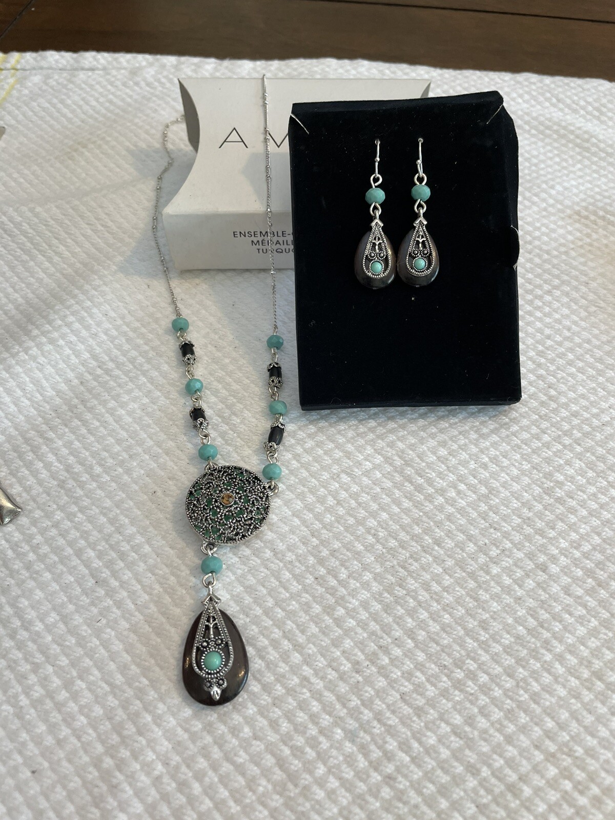 Avon Turquoise Color and Brown Medallion Necklace Gift Set | eBay