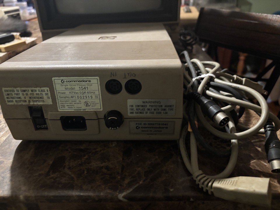 Commodore 64 Computer In Original Box w Cords and User's Guide POWERS ...