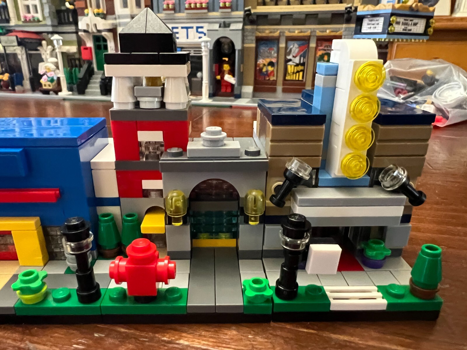 Lot of 8 complete Exclusive Lego Toys R Us Mini Modular Sets w Manuals ...