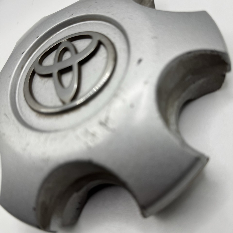 42603-AD060 OEM Toyota Tacoma Silver 5-spoke Wheel Center Cap 2005-2015 ...