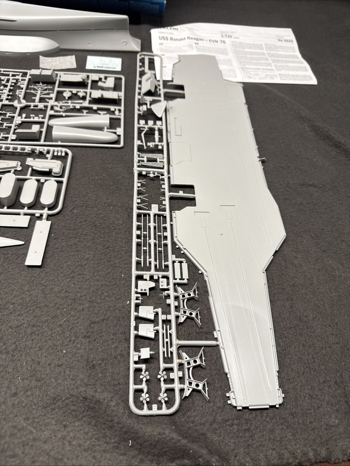 Italeri 5533 1/720 USS Ronald Reagan Model Kit 100% Complete Aircraft ...