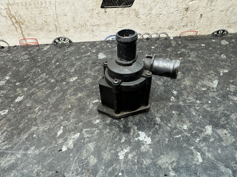 Audi A4 2.0 TDI CJCD 2015 - Auxiliary Water Pump - 06H121601M | eBay