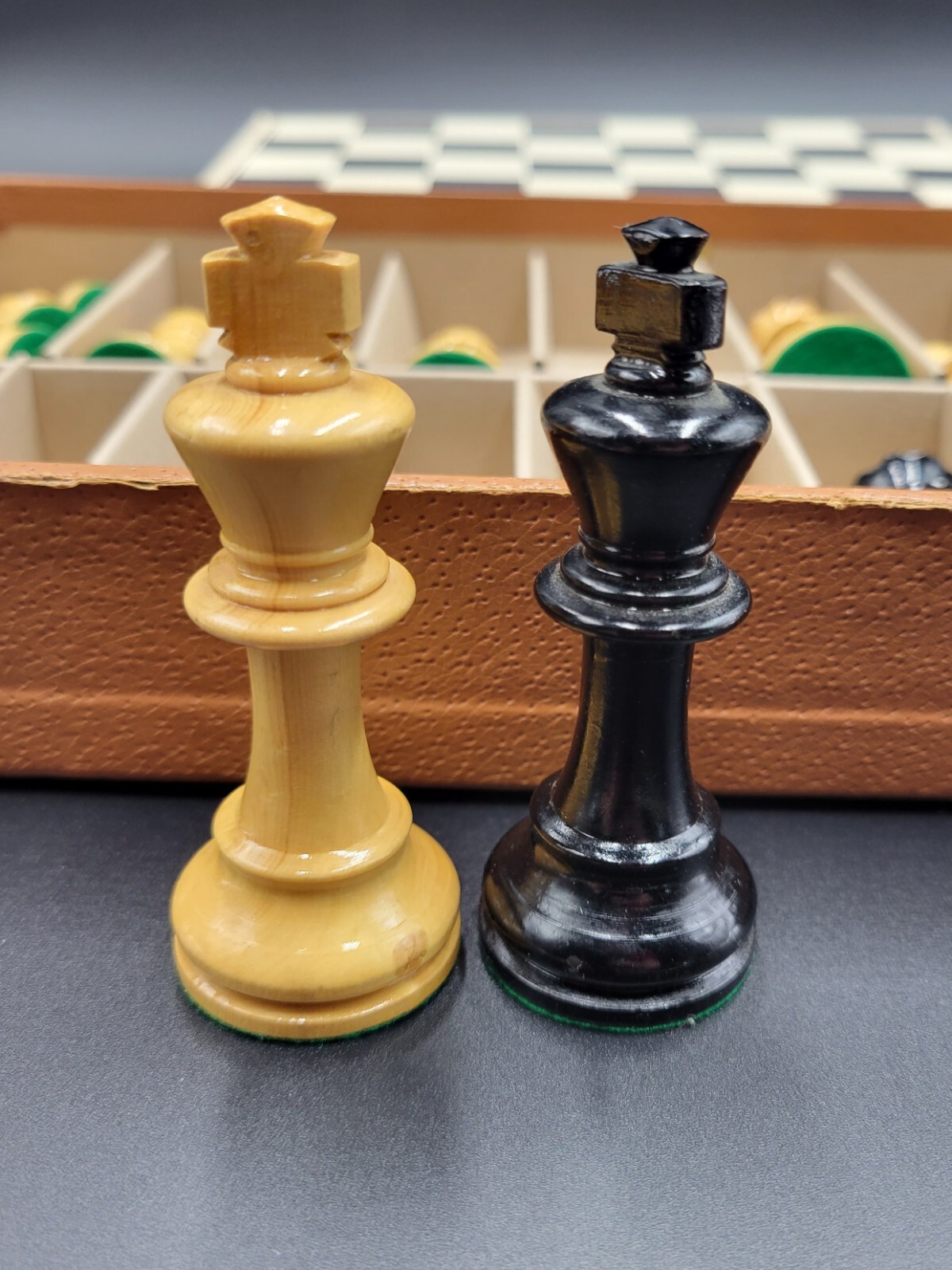 Vintage Chess Set Cavalier Tan & Black Boxwood 3.25” K W/Original Case ...