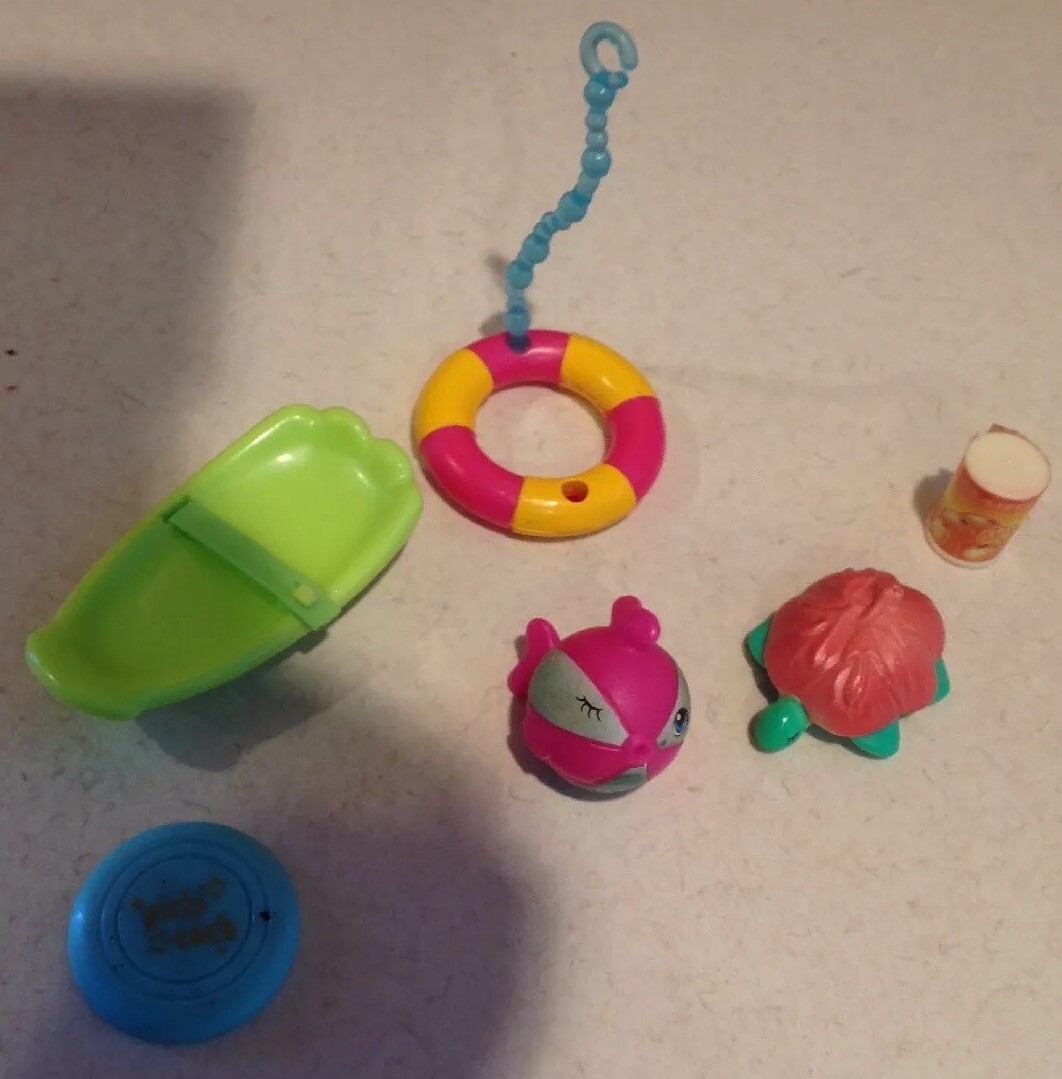 2009 Mattel Barbie Vacation Beach Accessories Turtle Frisbee Fish Ball ...