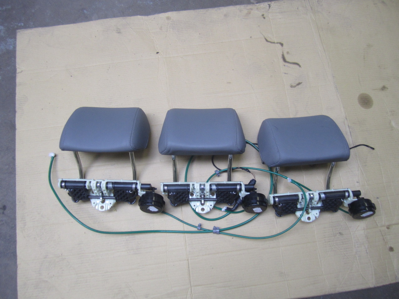 MERCEDES W221 REAR HEADREST SET W MOTORS GRAY OEM S550 S CLASS | eBay