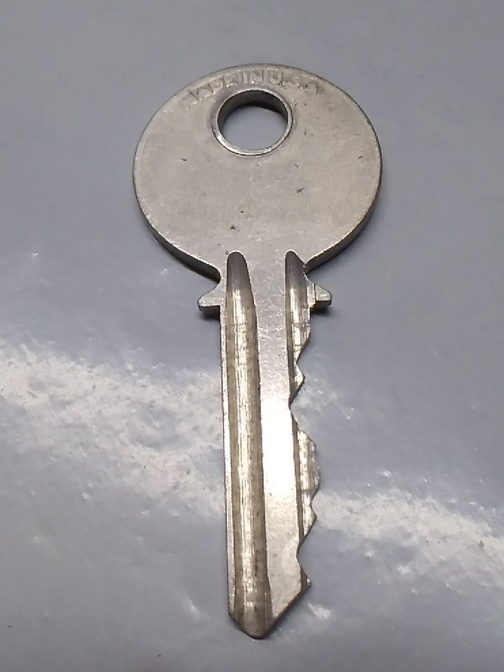 The Yale & Towne MFG Co. # 81A348 Trunk Padlock Lock Key USA Antique | eBay