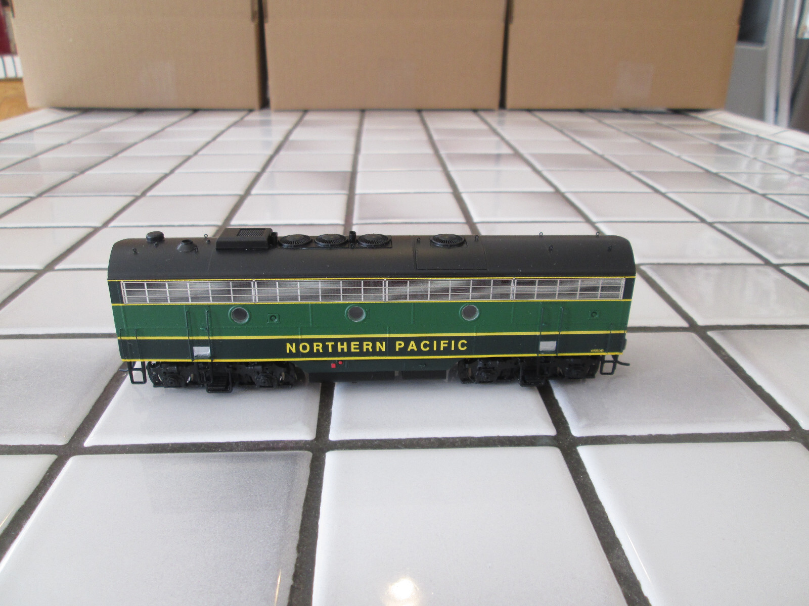 intermountain NORTHERN PACIFIC powered B UNIT engine HO scale (DC ONLY ...