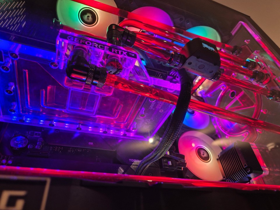 High-End Custom Loop Gamer PC | RTX 4090 & i7-13700KF (Relid) | Lian Li ...