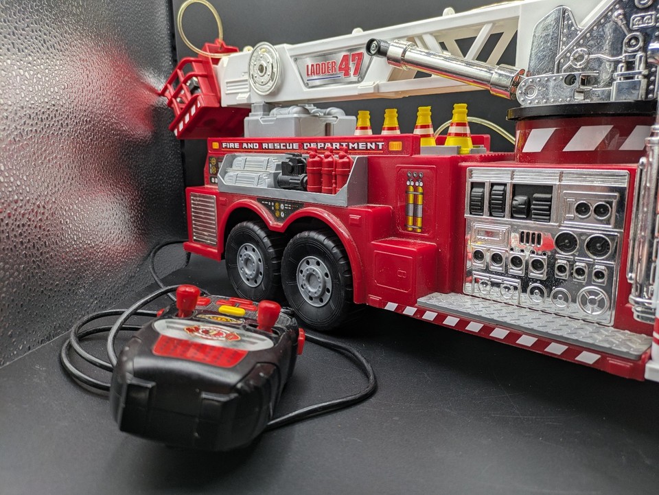 22" Remote Controlled Fire & Rescue Department Fire Truck Ladder 47 ...