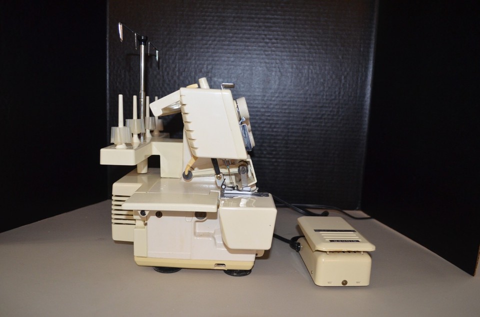 Singer Merritt Lock 14u354B Sewing Machine - with power cord / foot ped ...