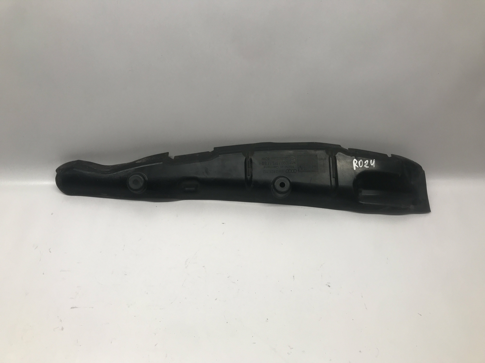 2017 AUDI A4 8W2, B9 2.0 TFSI quattro Front Right Wing Plastic ...