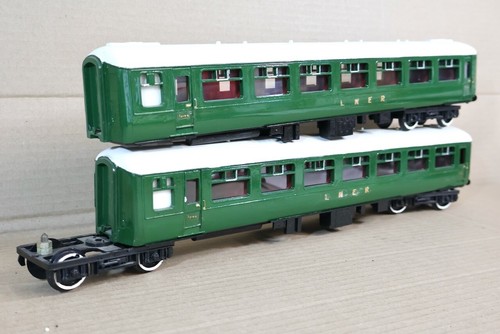TRIANG BIG big TRAIN KIT BUILT O GAUGE LNER ARTICULATED 3rd CLASS COACH ...